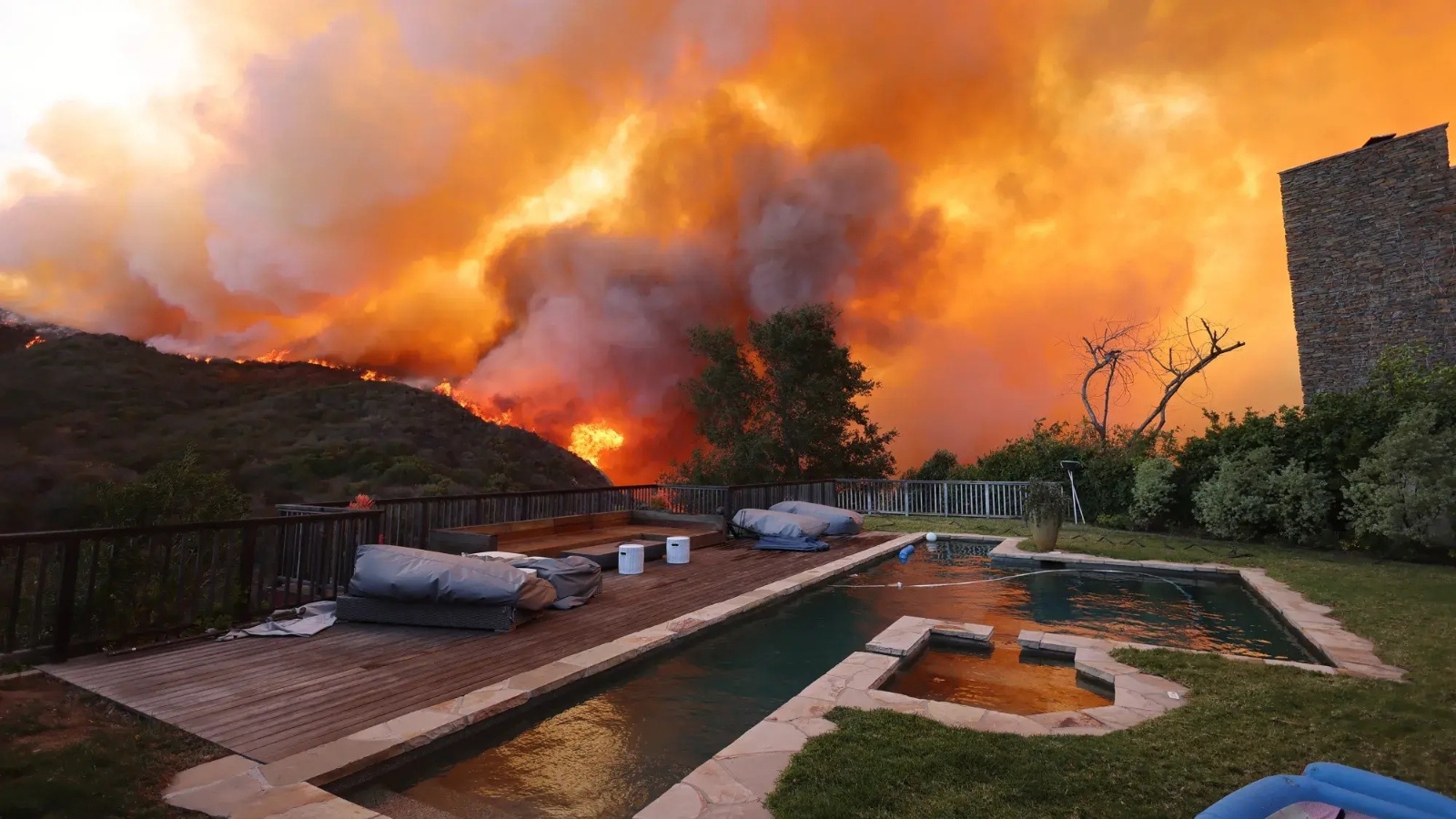 How Swimming Pools Can Save Your Home During A Wildfire
